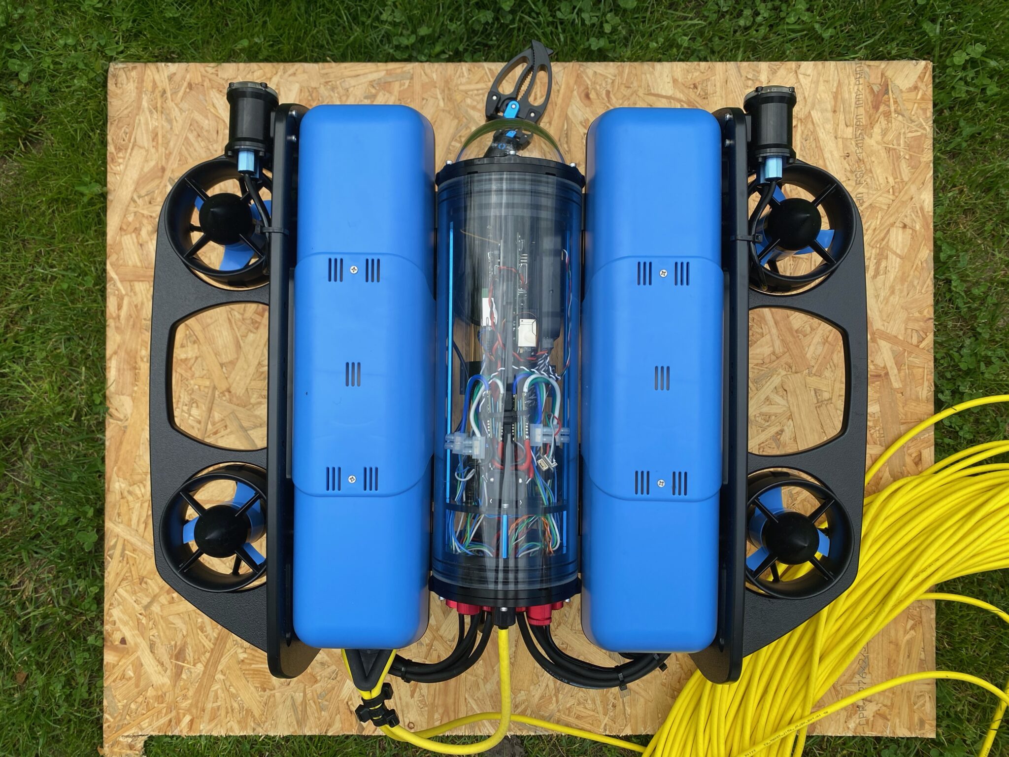 ROV – remotely operated underwater vehicle – USV GeoPixel / DRONY UAV ...
